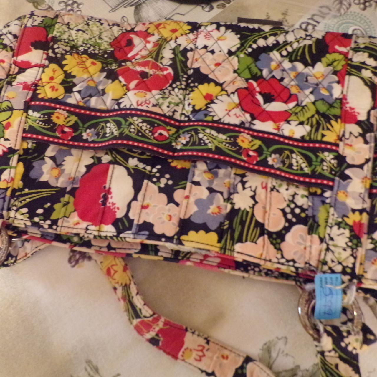 very pretty Vera Bradley Handbag. In Excllent... - Depop