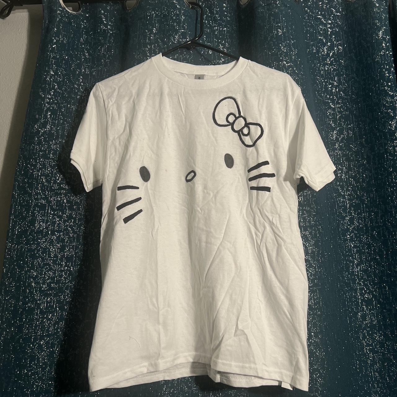 fake hello kitty Tshirt - Depop