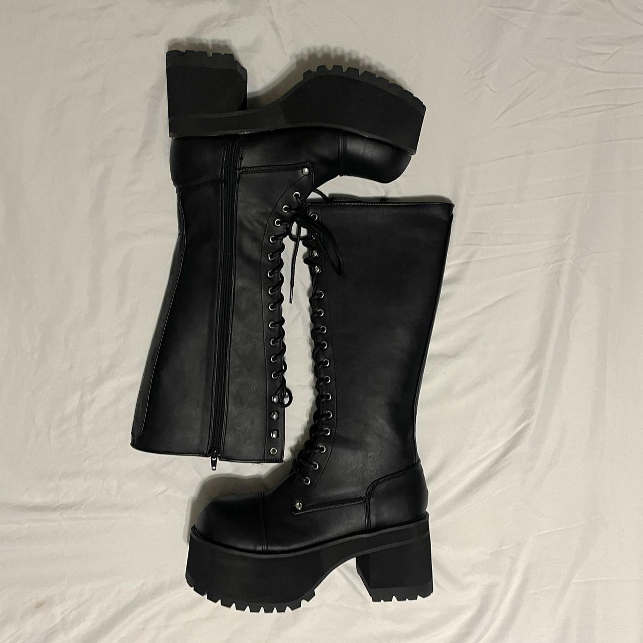 Demonia Ranger 302 Super adorable Ranger 302s! The... - Depop