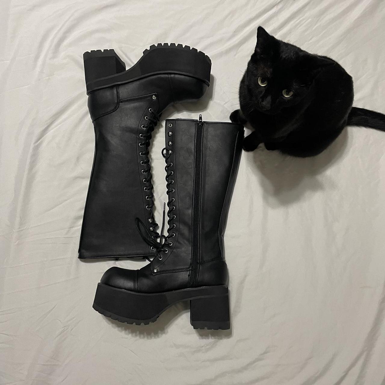 Demonia Ranger 302 Super adorable Ranger 302s! The... - Depop