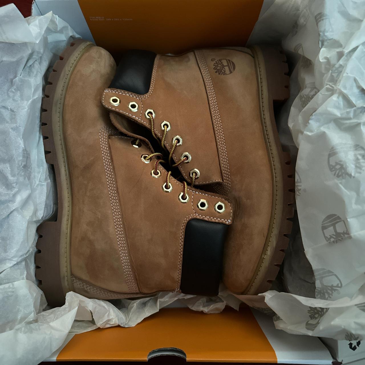 Timberland boot,worn once , size 9.5 little dust stain - Depop