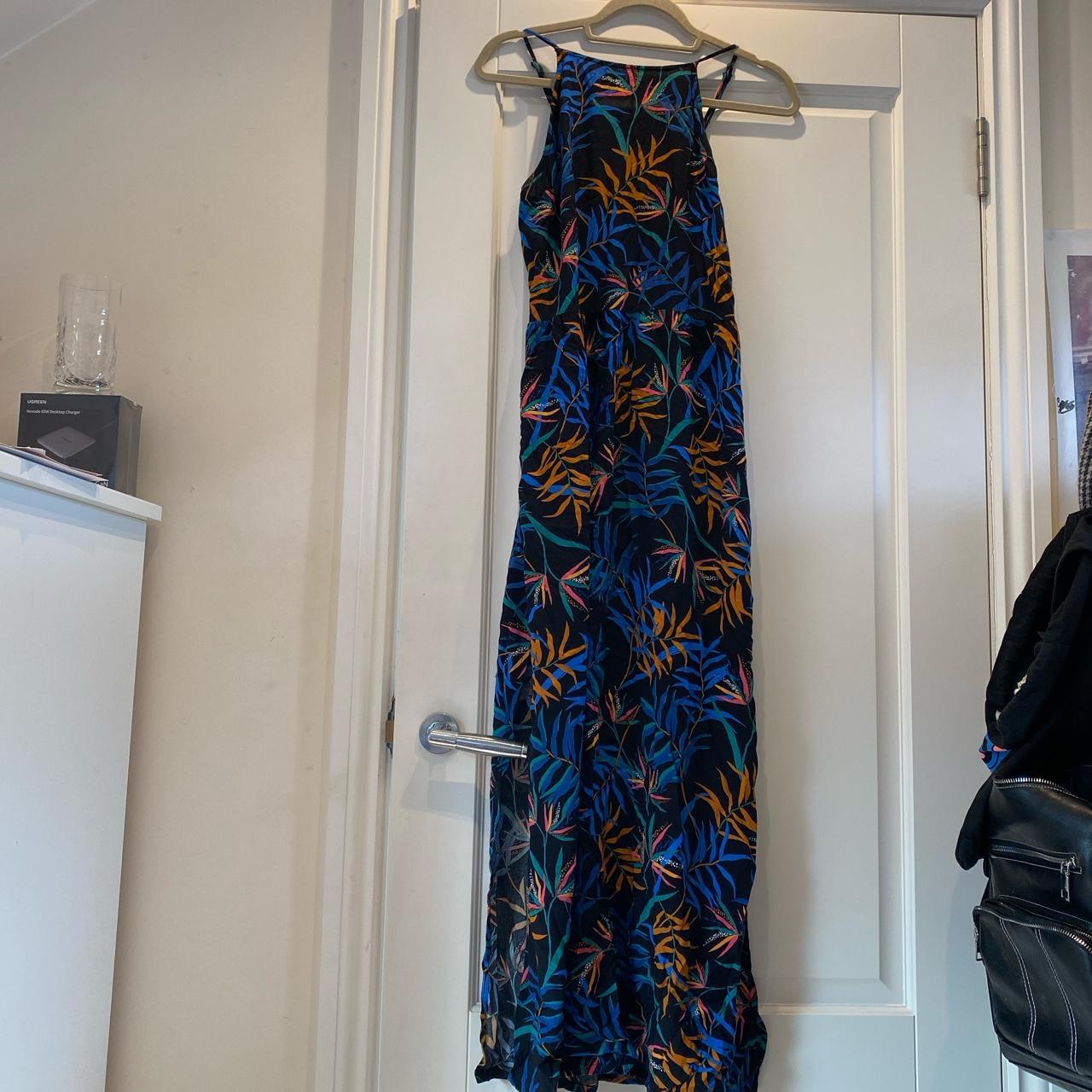 Summer dress maxi from Roxy Size Small would fit... - Depop