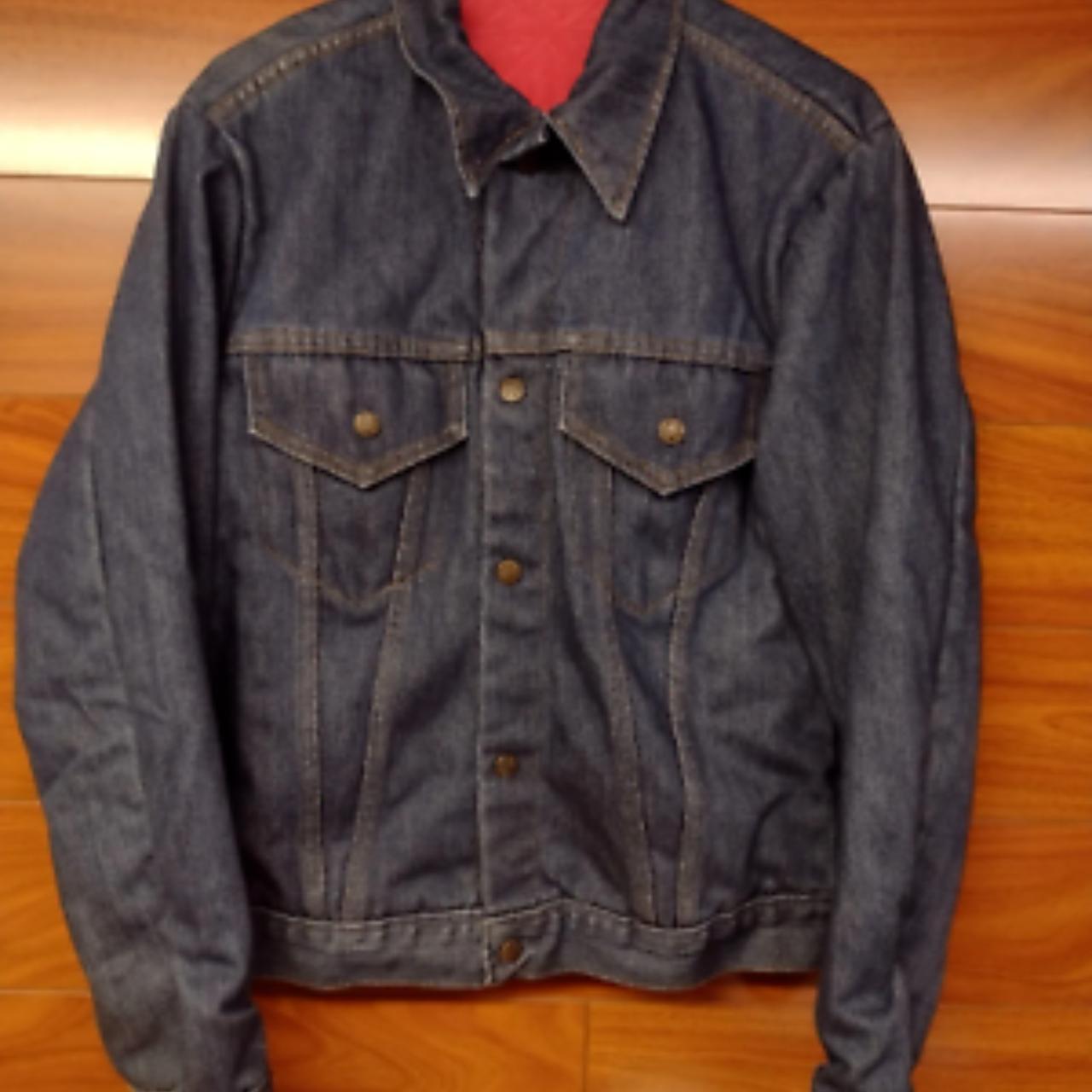 THRIFT CADE!! Offered here is this Vintage... - Depop