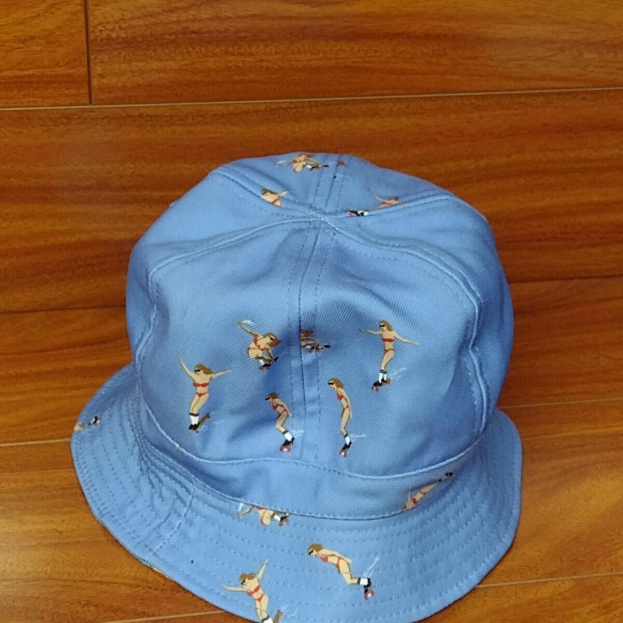 THRIFT CADE!! Offered here is this Altamont Light... - Depop