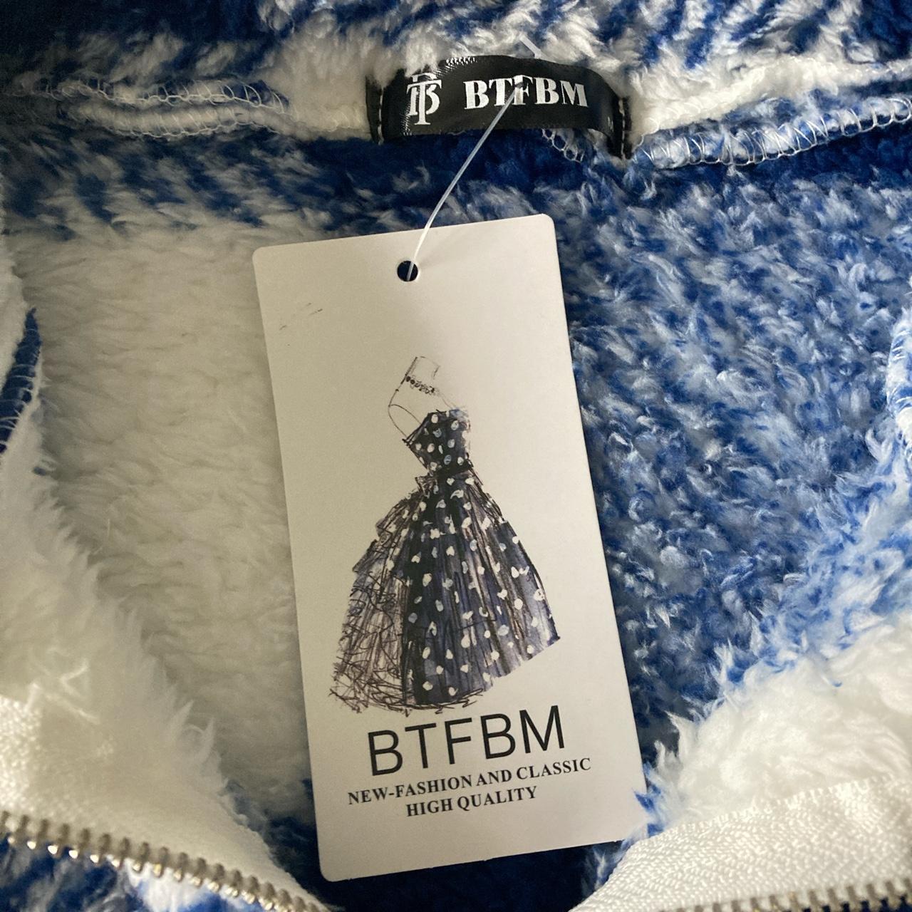 Cozy fuzzy blue and white pullover jacket with... - Depop