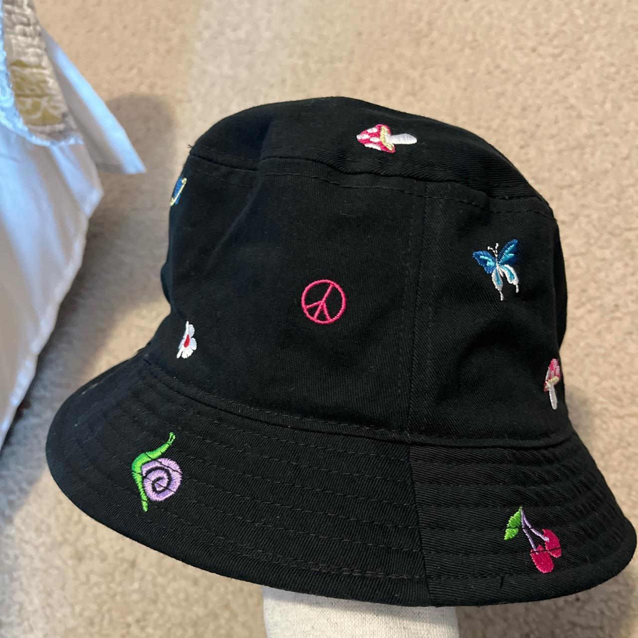 black ALab bucket hat from zumiez excellent condition - Depop