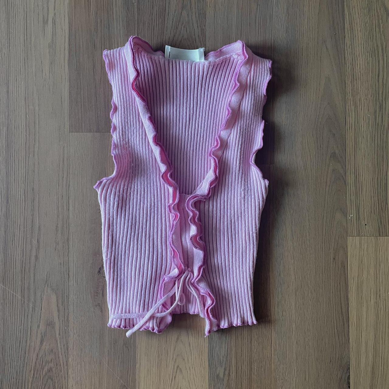 American Threads pink ruffled lettuce-edge cropped... - Depop