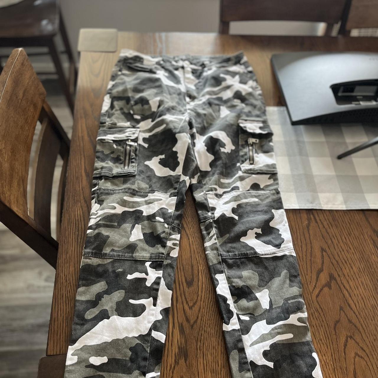 camo pants worn once send offers‼️ - Depop