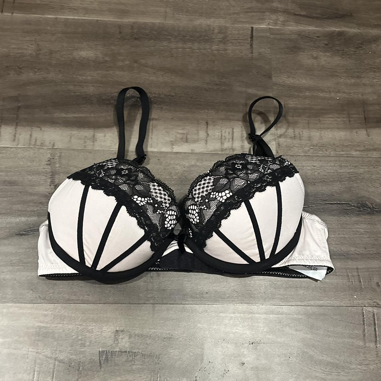 SEXY PUSH UP BRA 32B but on the smaller size so a... - Depop