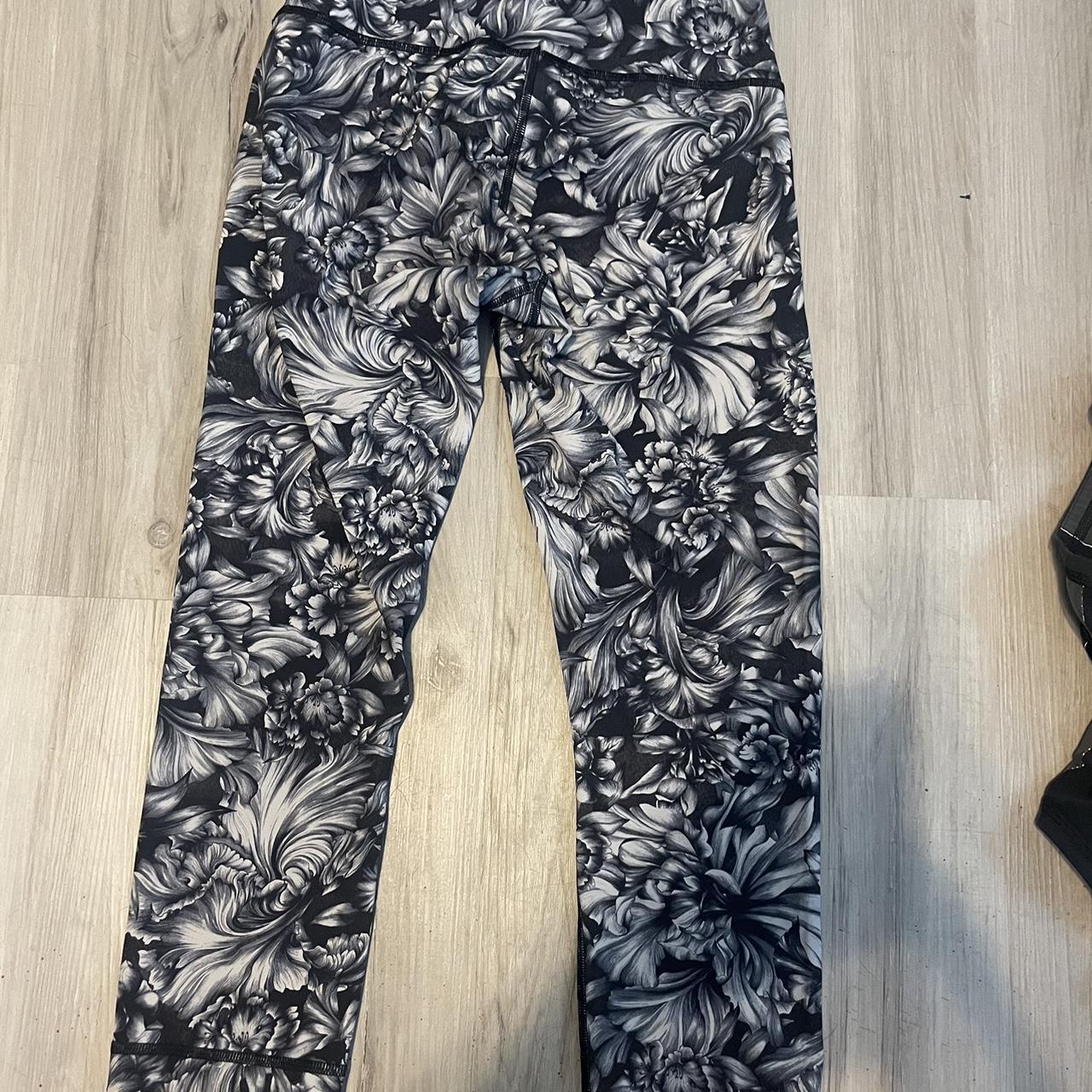 Size 6 Floral Patterned Lululemon Leggings - Depop