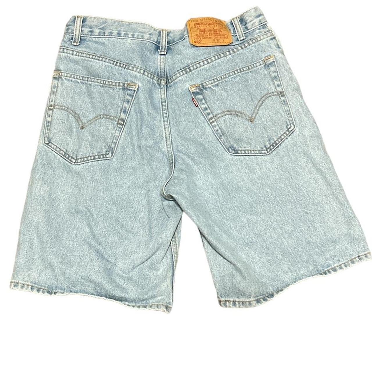 ⚫️ Light wash vintage Levi's 550 jorts ⚫️ 32" waist - Depop