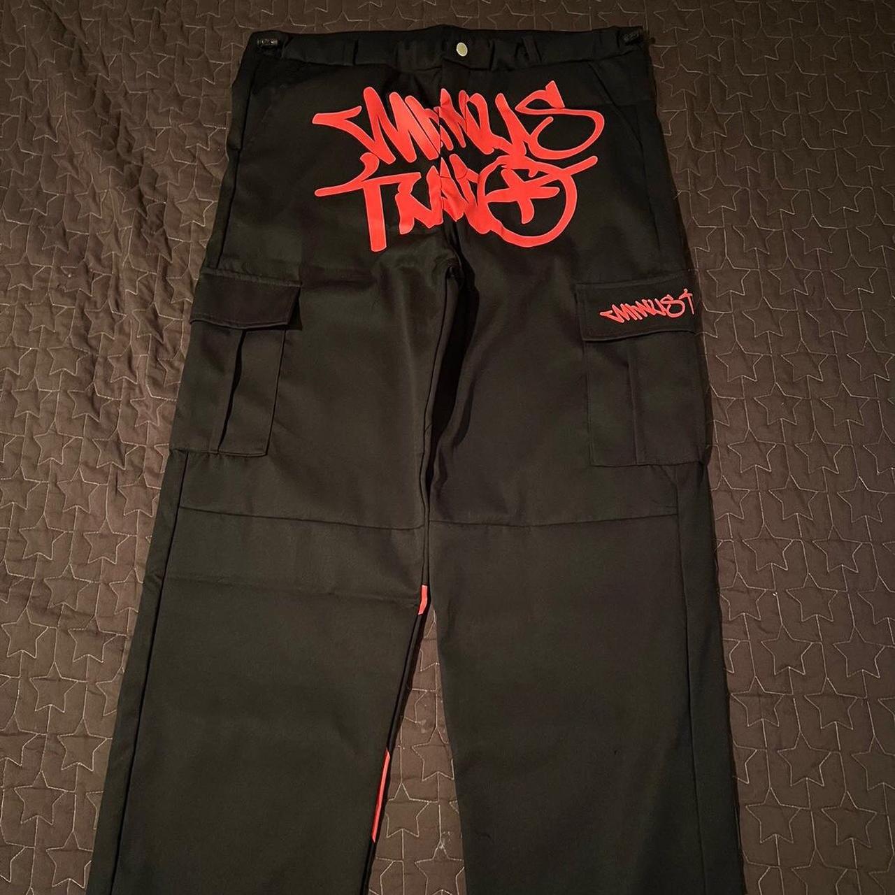 Minus two cargos🤯👍🏽 Very comfy🔥 34W 32L - Depop