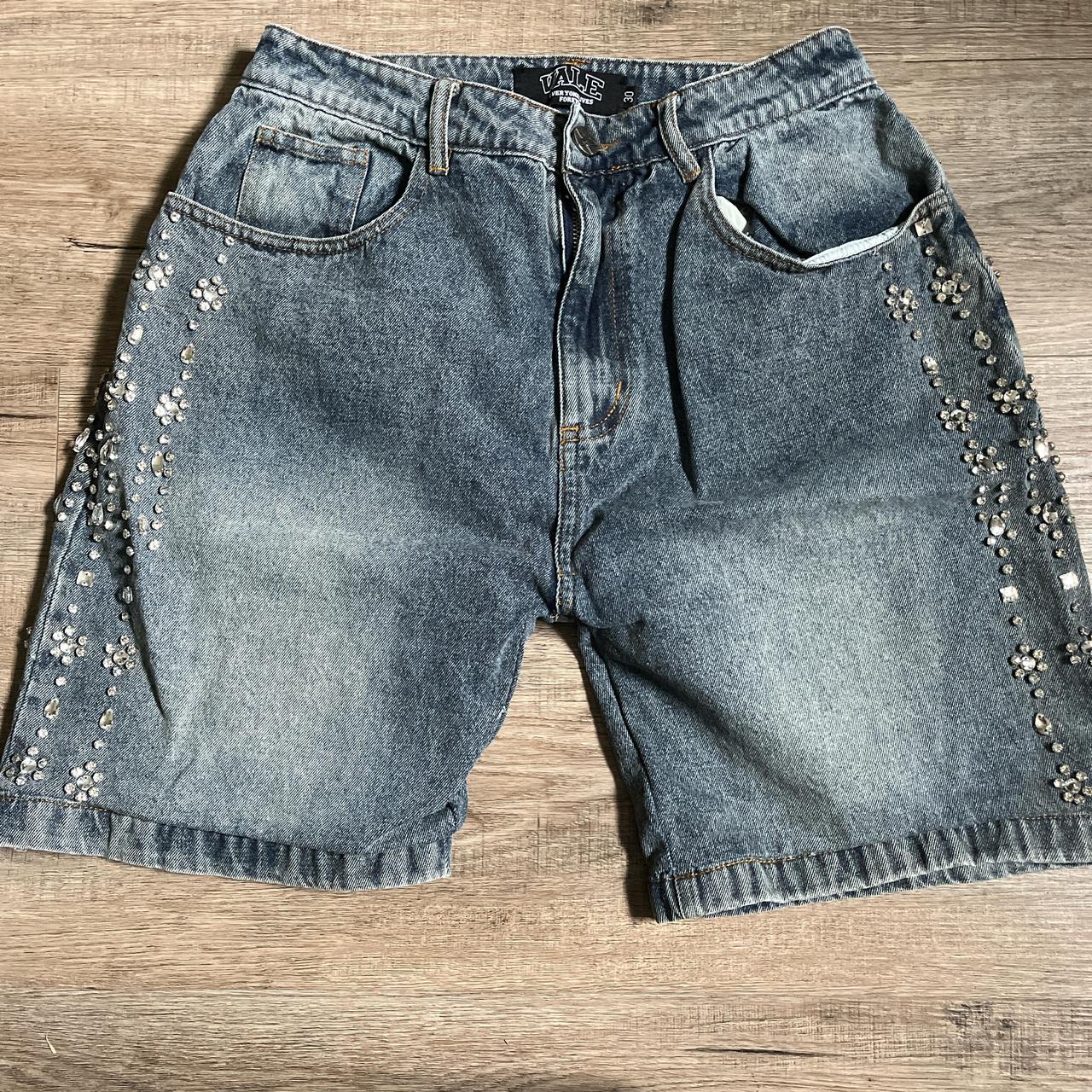 DM BEFORE BUYING vale lives jorts SIZE 30 BUT HAVE A... - Depop