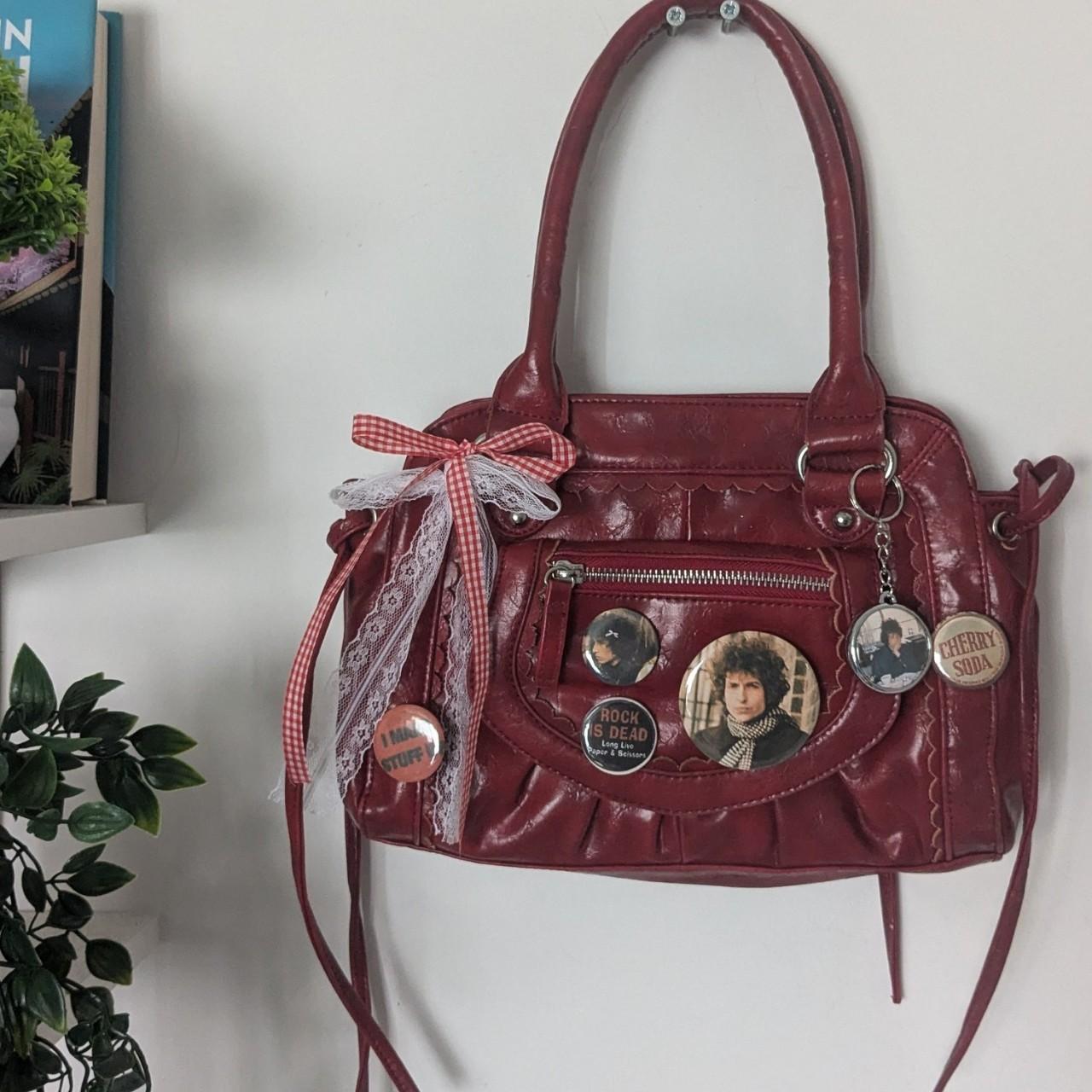 ฅ⁠^⁠•⁠ﻌ⁠•⁠^⁠ฅ little ruby red leather style handbag... - Depop