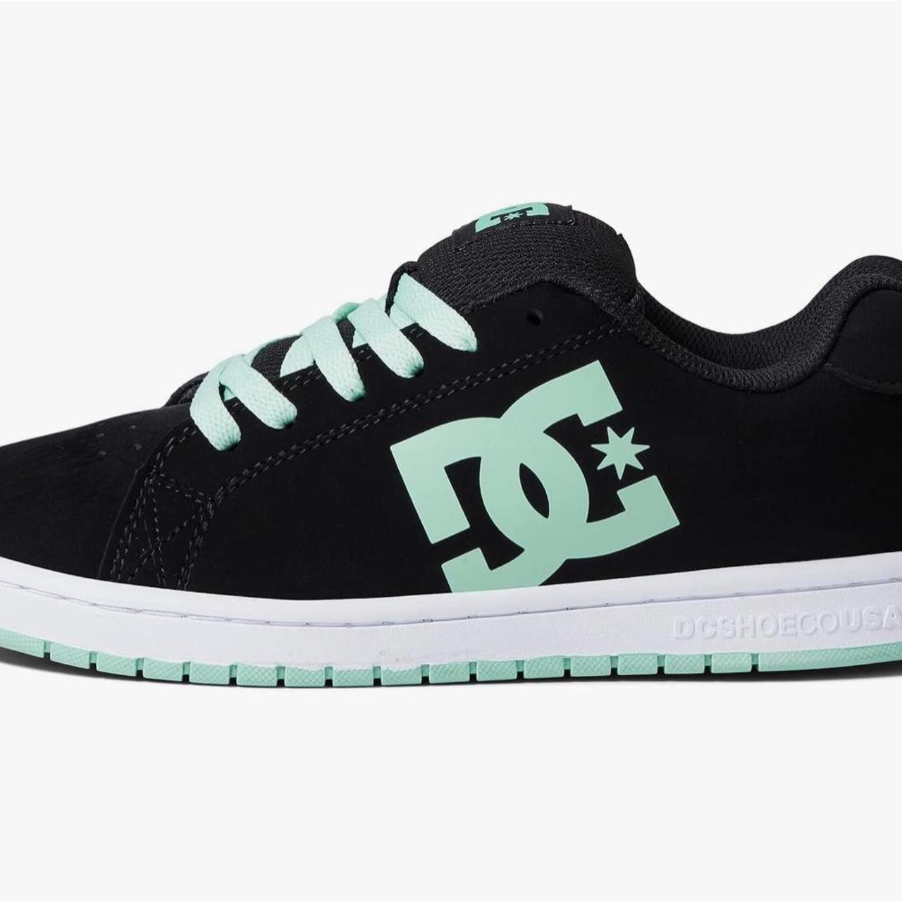 Size 7 womans DC sneakers - Depop