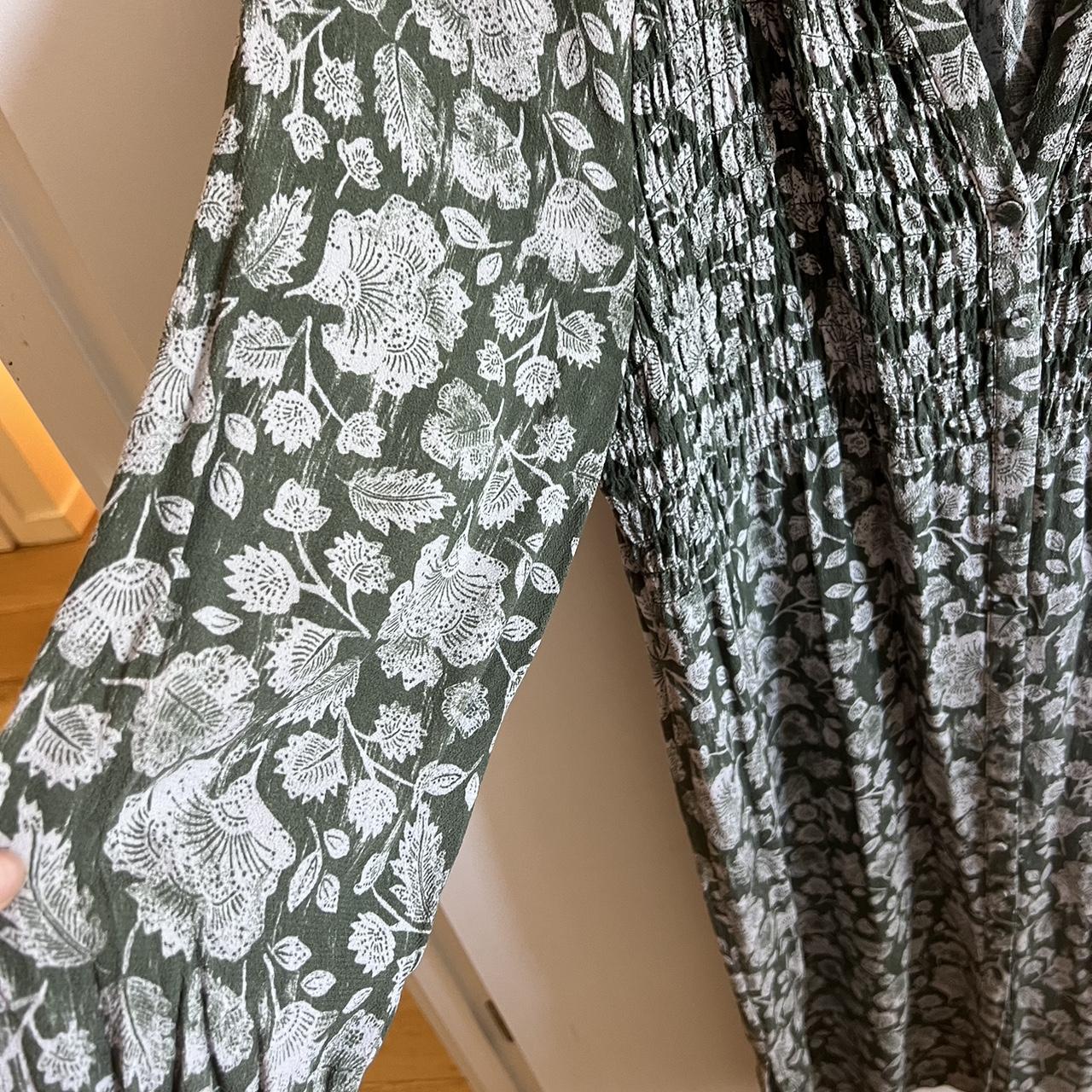 Autumn vibes classy piper dress in green floral with... - Depop