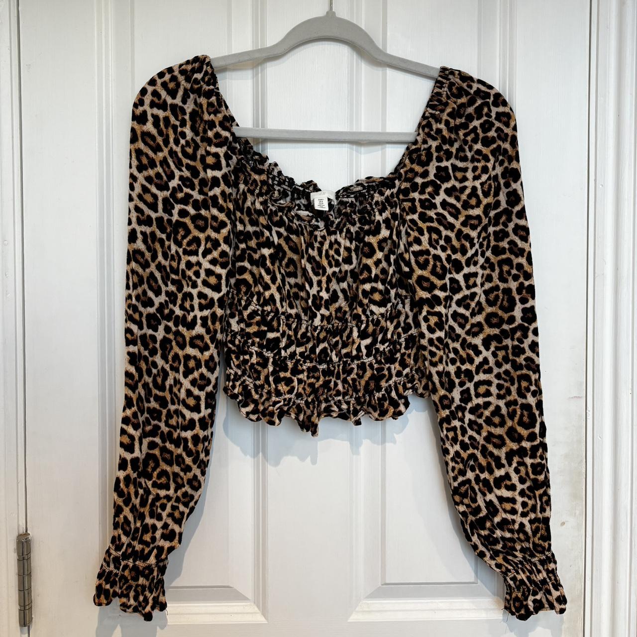 Animal print crop top Size small (but can fit medium) - Depop