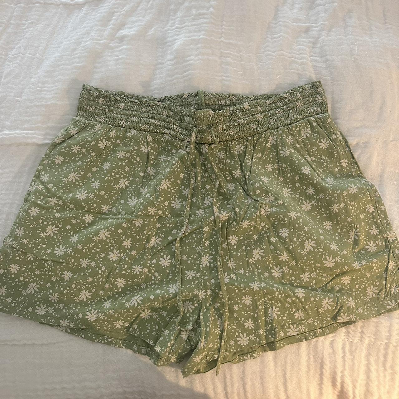 green + white flower shorts - Depop