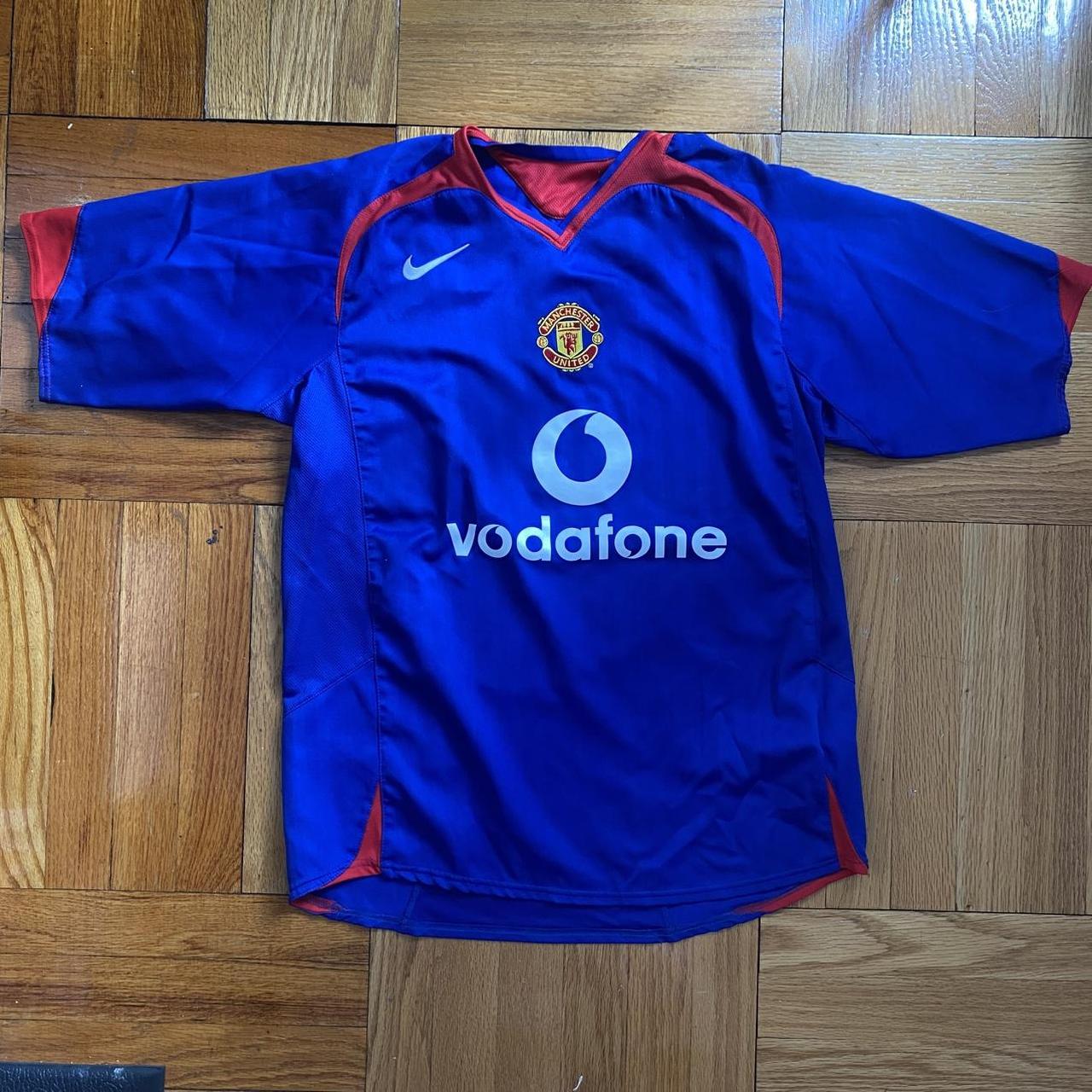 Nike Manchester United 2003-04 home shirt... - Depop