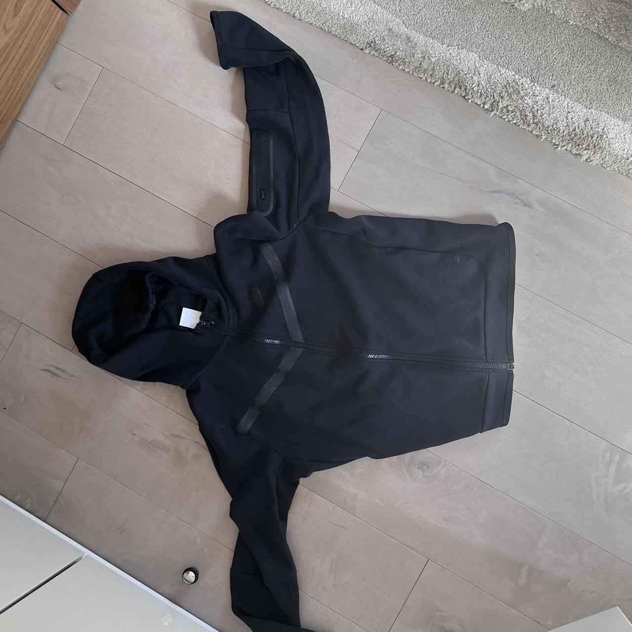 Nike tech top black XL kids fleece - Depop