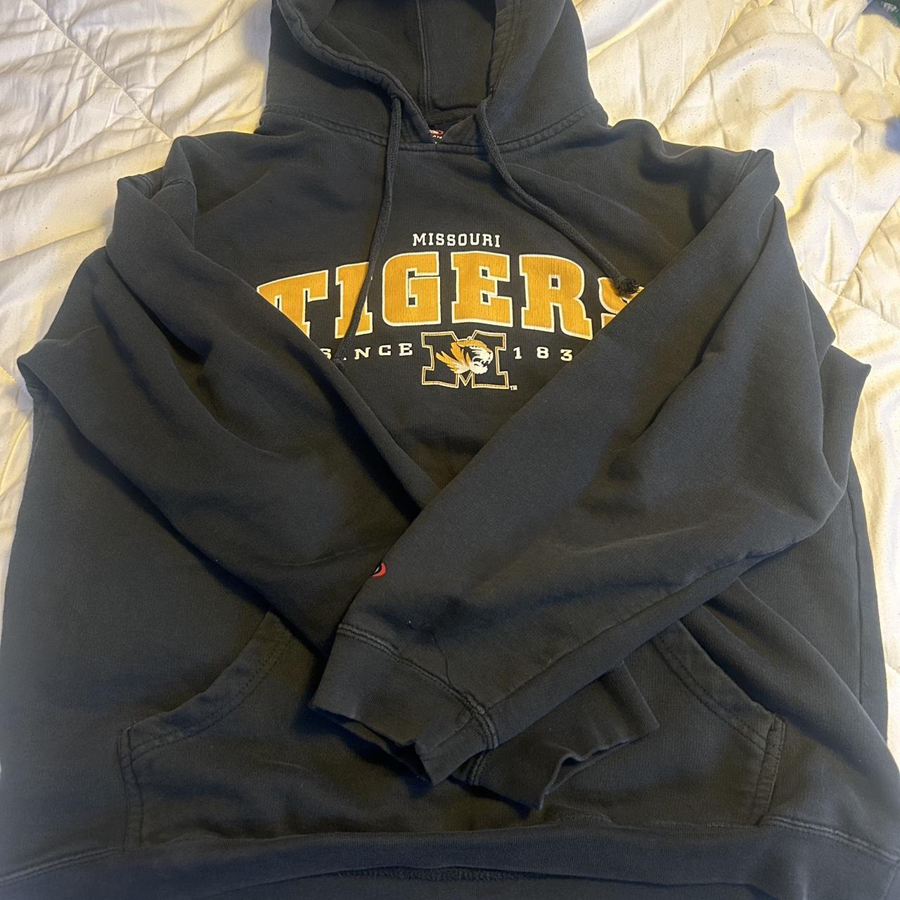 College sweater - Depop