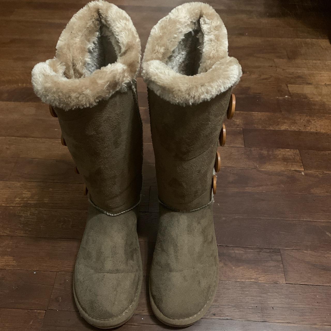 Brown fuzzy boots Only worn a few times #Boots #Winter - Depop