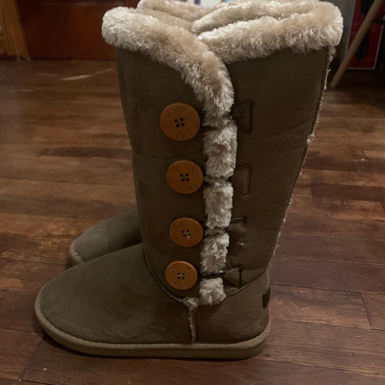 Brown fuzzy boots Only worn a few times #Boots #Winter - Depop