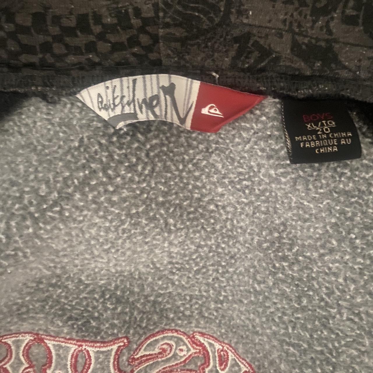 quicksilver pretty nice embroidery fits well and... - Depop