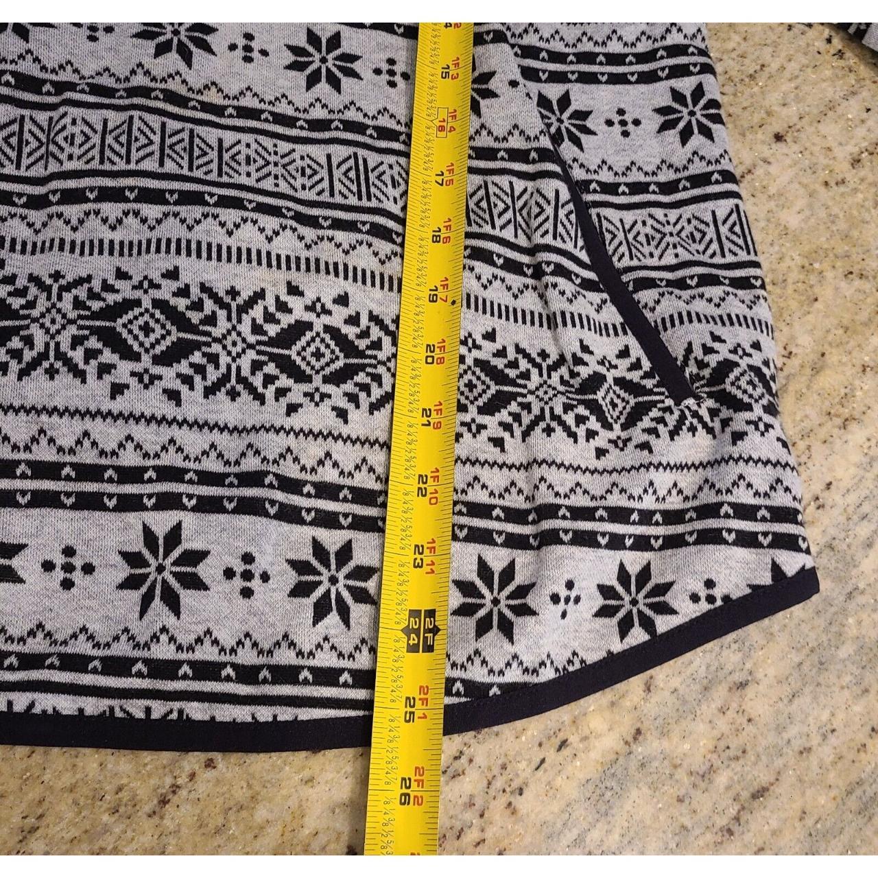 T for Talbots Size M P Gray Snowflake Nordic Split... - Depop