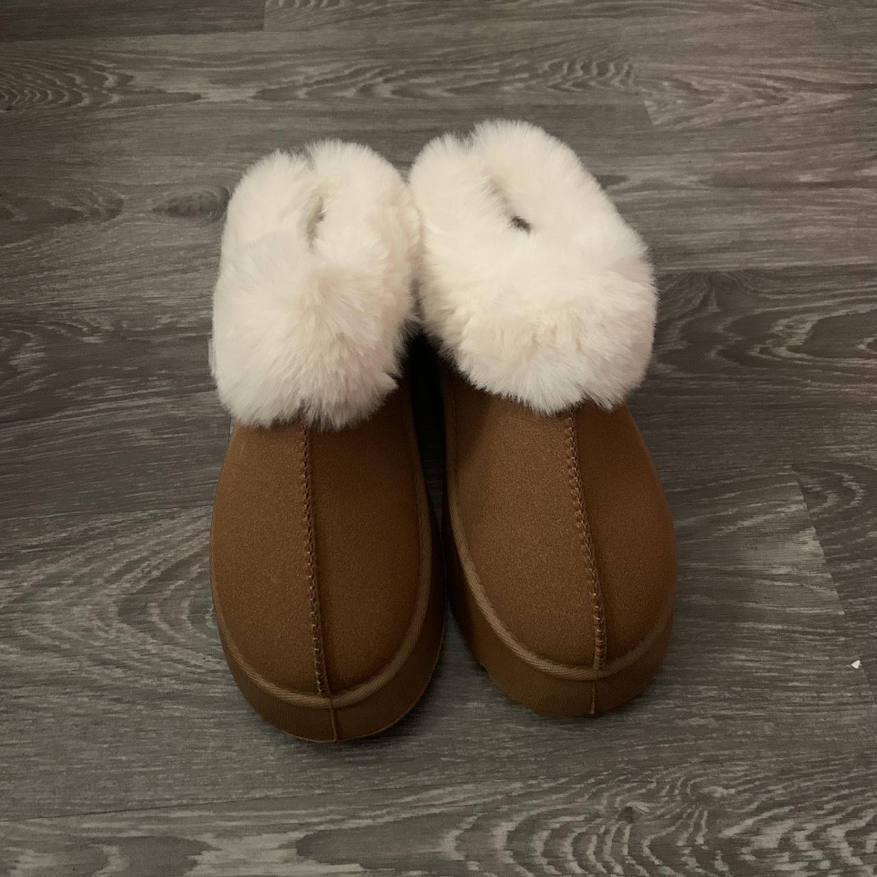 cute fuzzy platform booties size 8 but can fit 8 1/5 - Depop