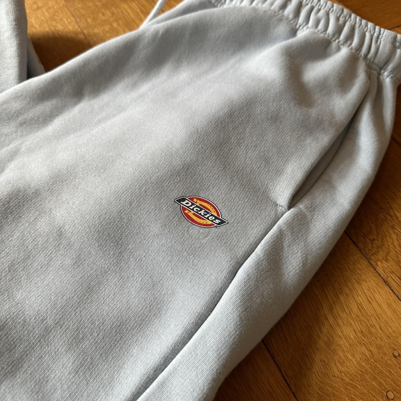 Dickies Jogginghose babyblau Größe S entspricht... - Depop