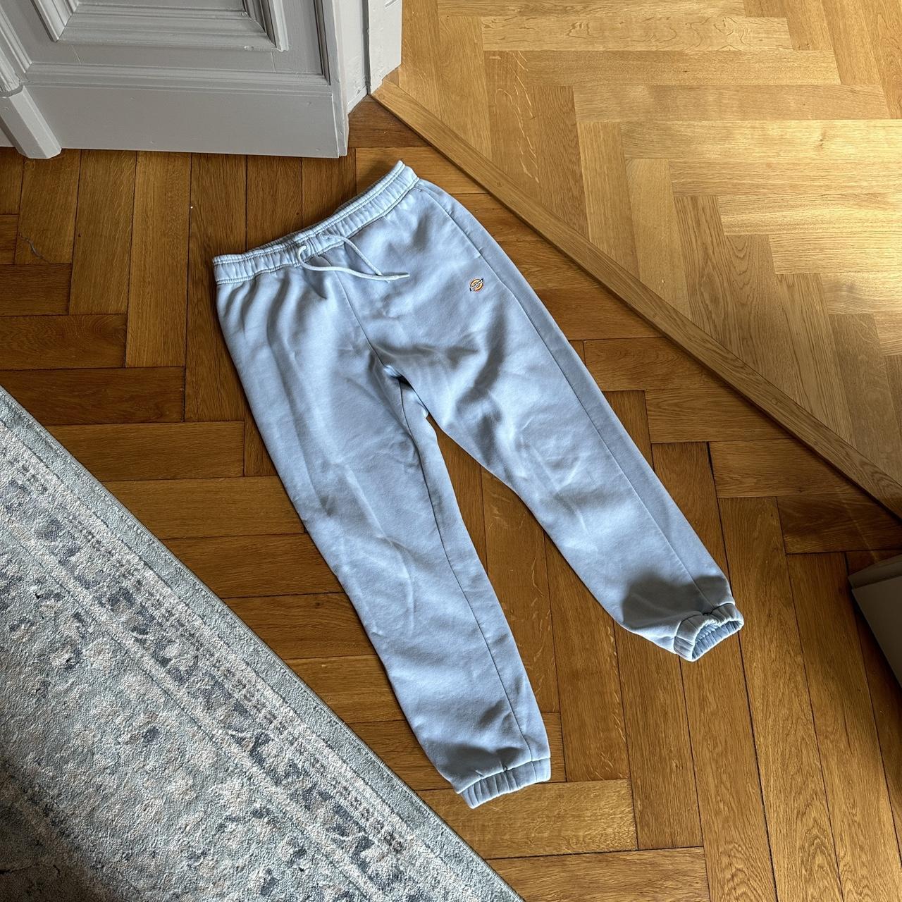 Dickies Jogginghose babyblau Größe S entspricht... - Depop