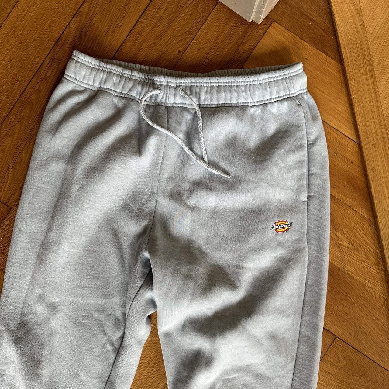 Dickies Jogginghose babyblau Größe S entspricht... - Depop