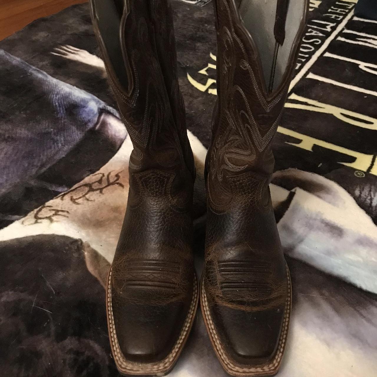 Brown Ariat cowboy boot size 6B in womens Toes of... - Depop