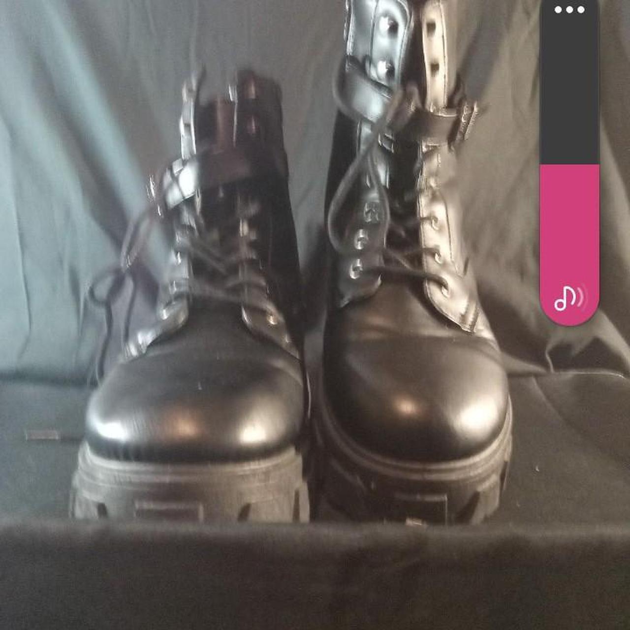 Women size eleven black combat boots I want to - Depop