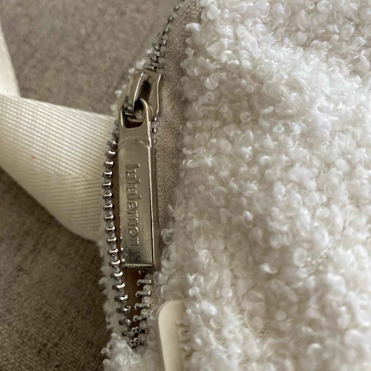 Lululemon small Fanny pack cream purse. It has a... - Depop