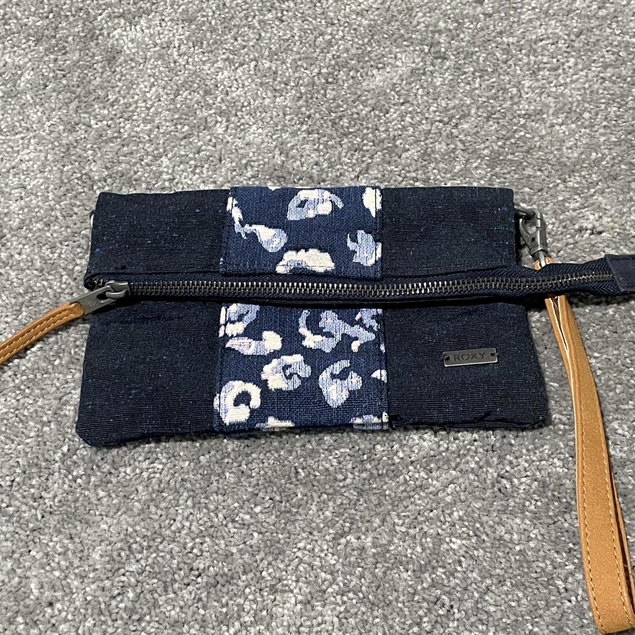 Vintage Roxy Small Pouch/ Handbag 💙🪷 - Depop