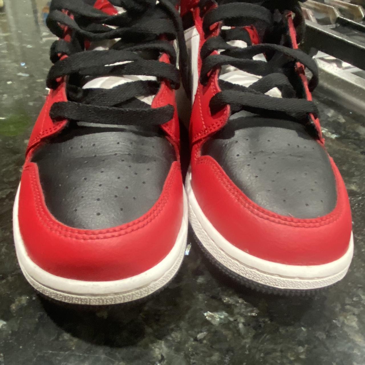 Jordan 1s Mids Chicago Black Toe NO BOX - Depop