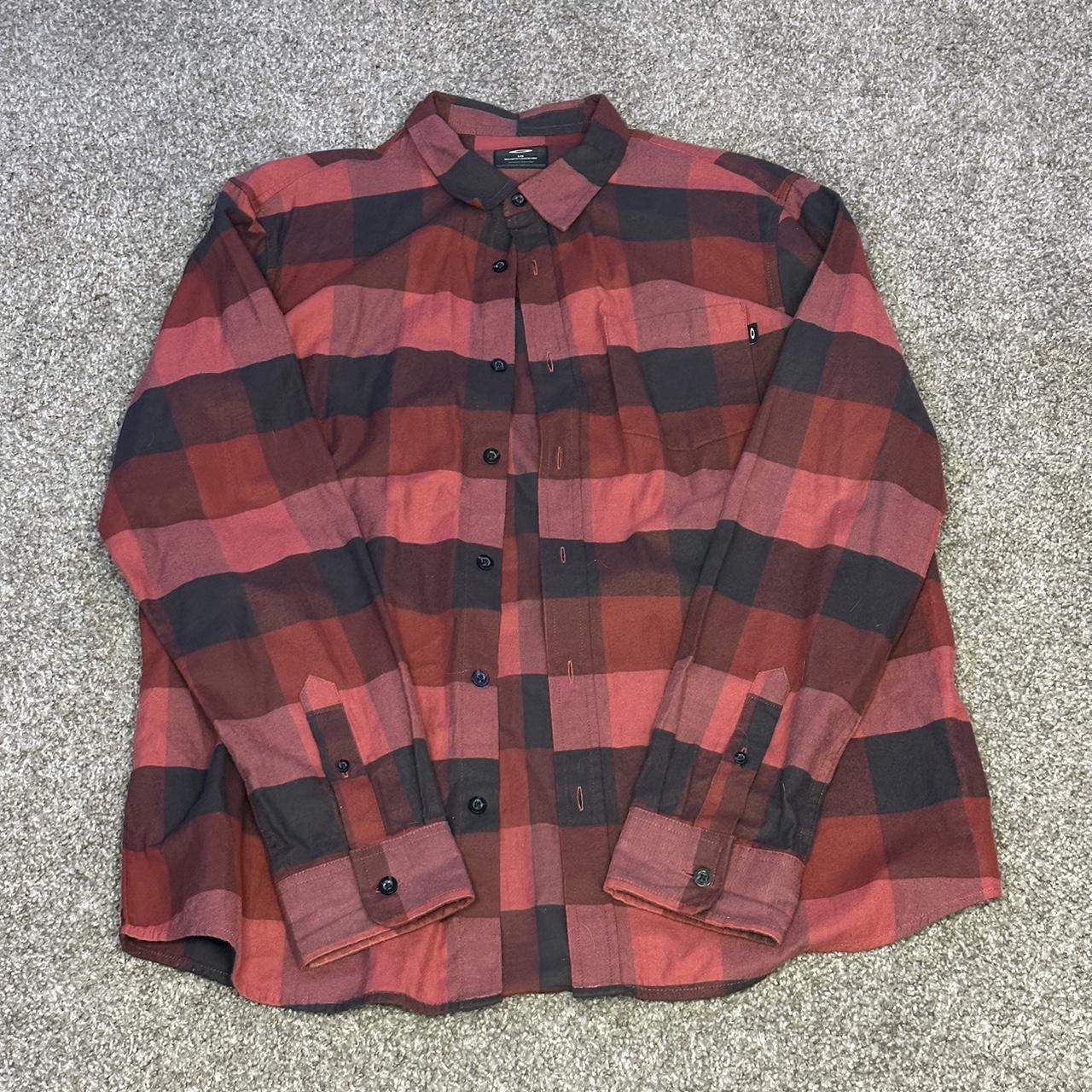 Mens LG Oakley black and red flannel - Depop