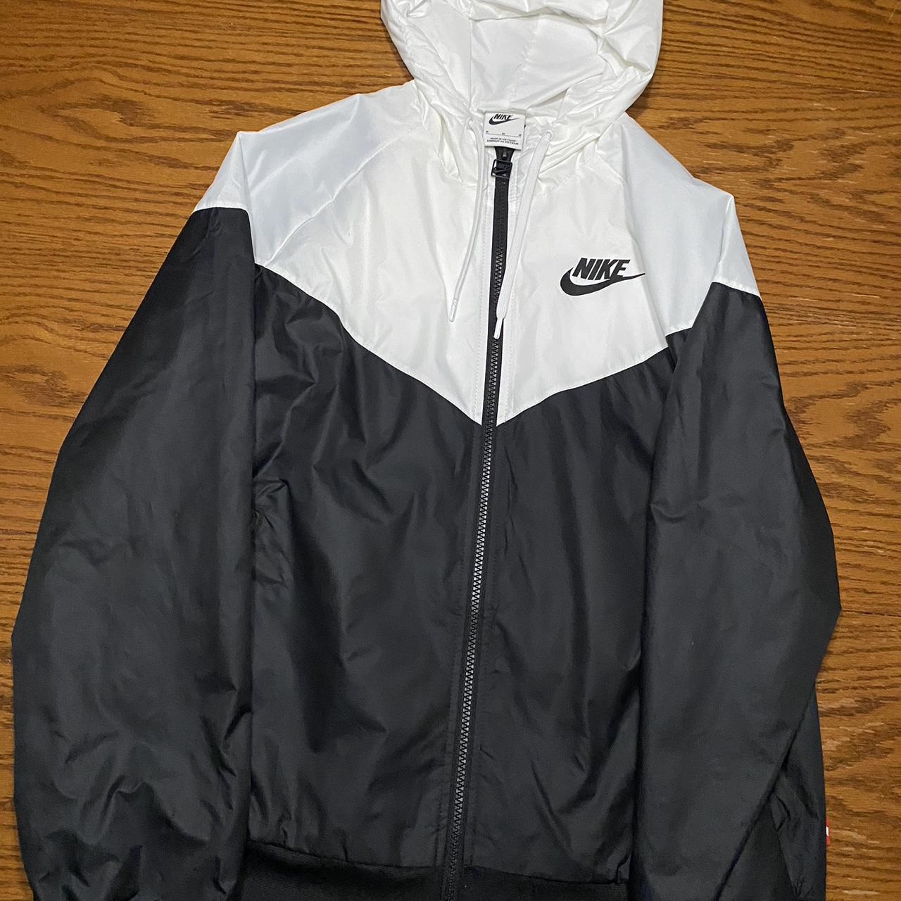 never worn medium nike windbreaker rain jacket got... - Depop