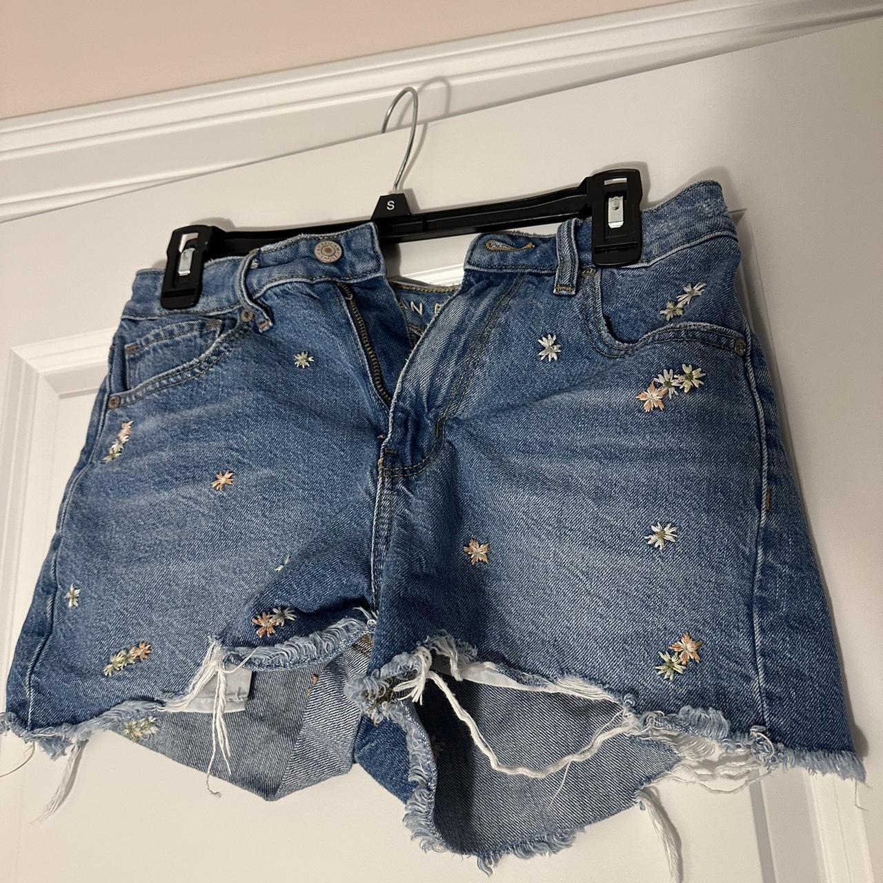 American Eagle embroidered denim shorts size 4 (can... - Depop