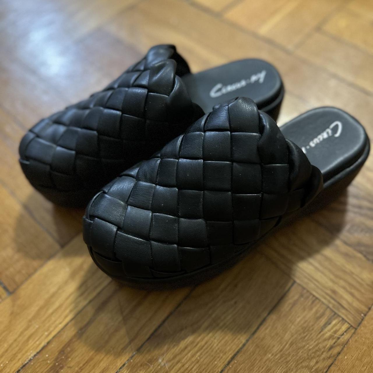 Circus by Sam Edelman Julieta clog. Black. Size 7.... - Depop