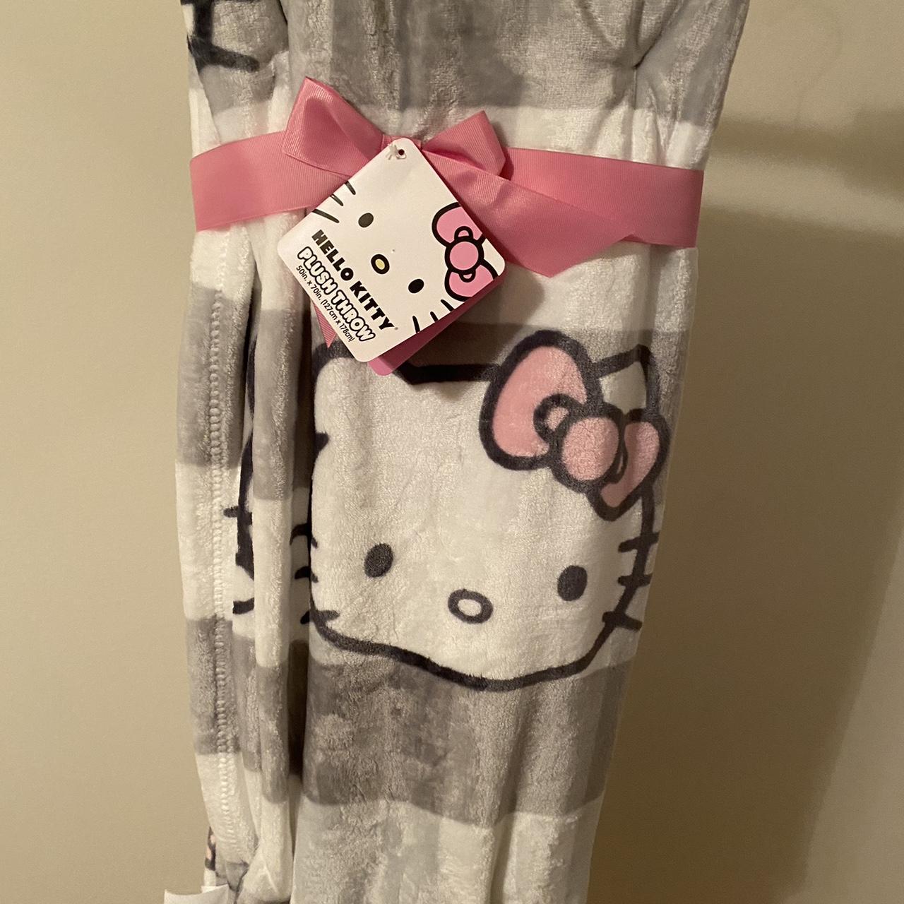 Hello kitty plaid pink blanket twin - Depop