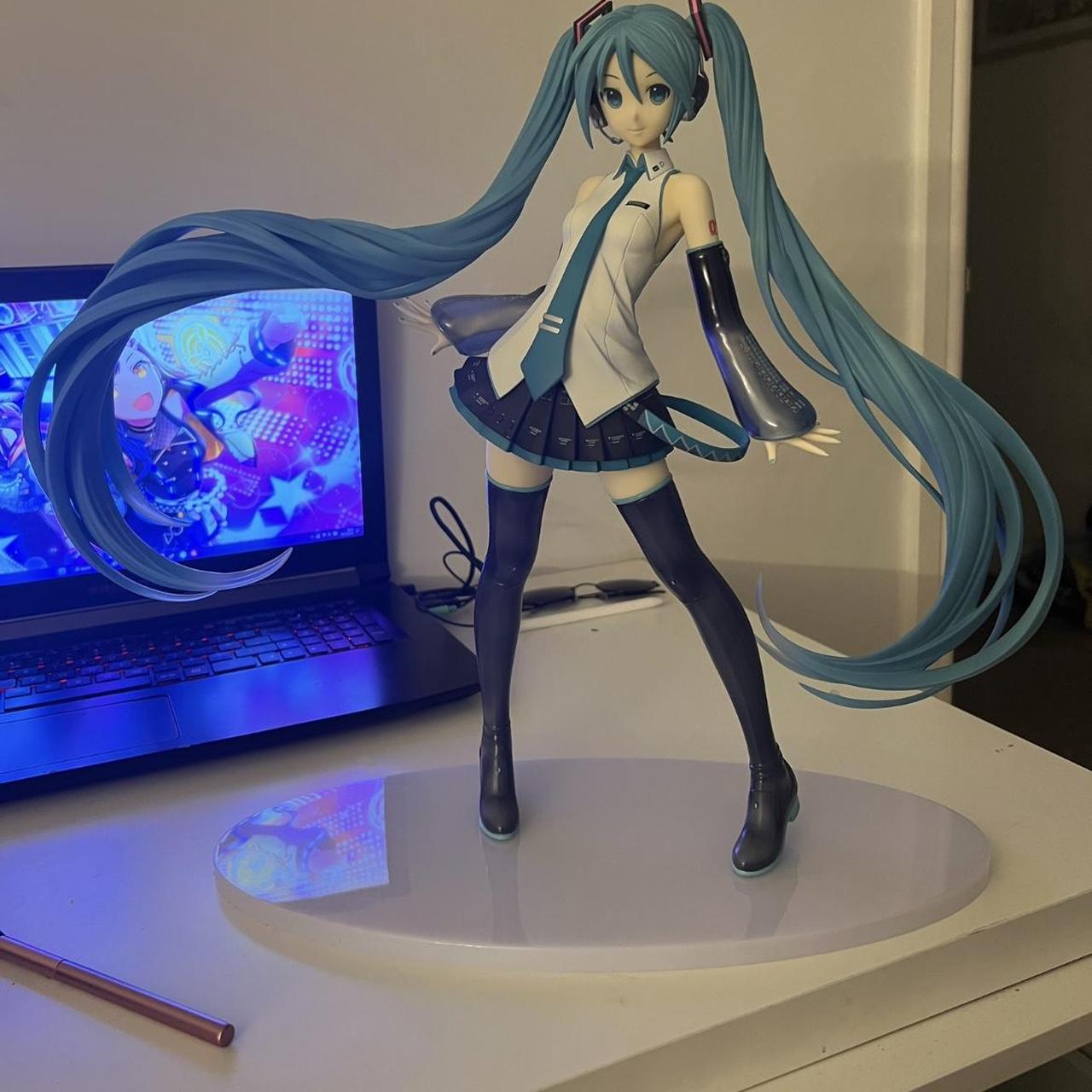 Hatsune Miku - 1/4 Scale Figure, FREEing Mint... - Depop