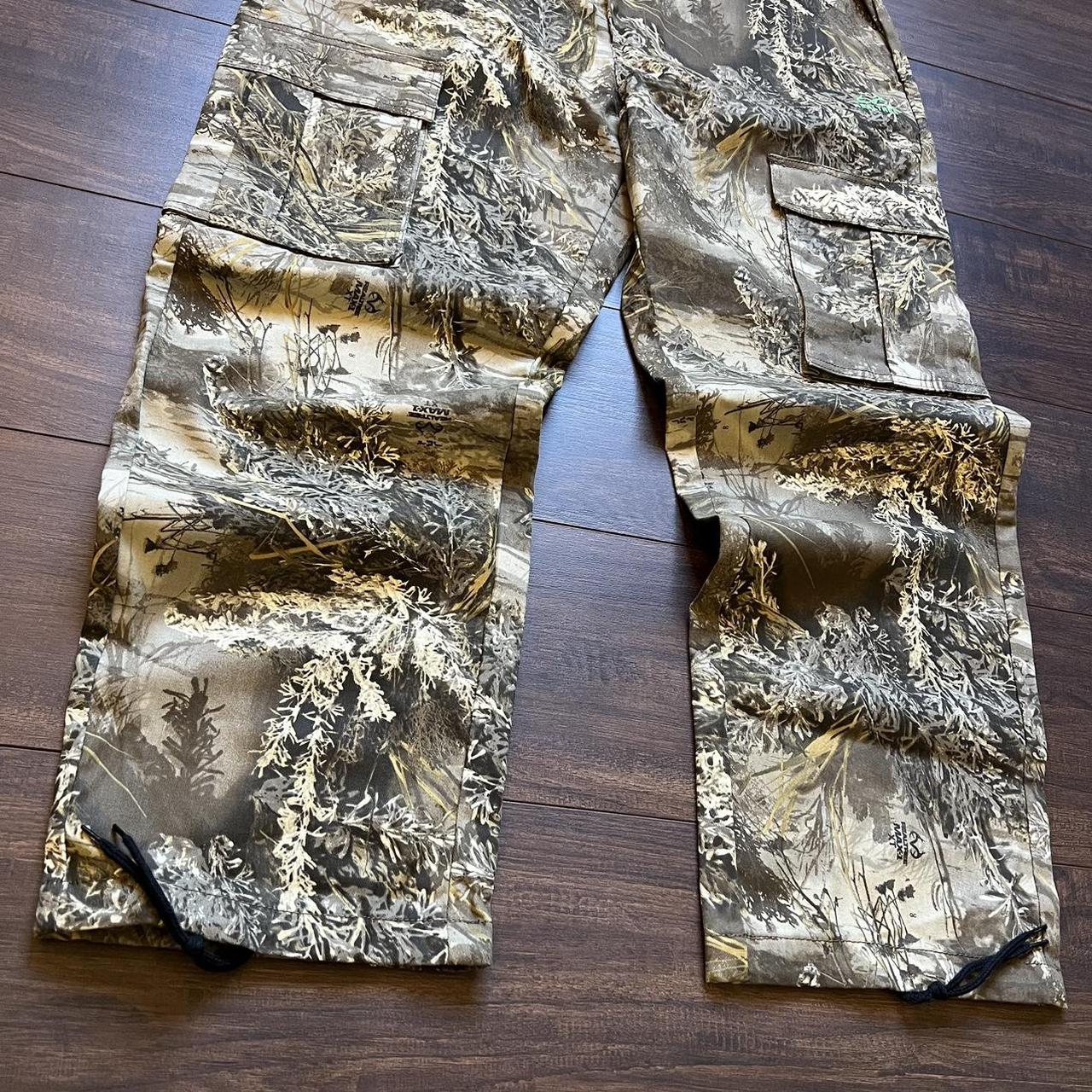 Realtree Baggy Cargo Hunting Pants Size - XL /... - Depop