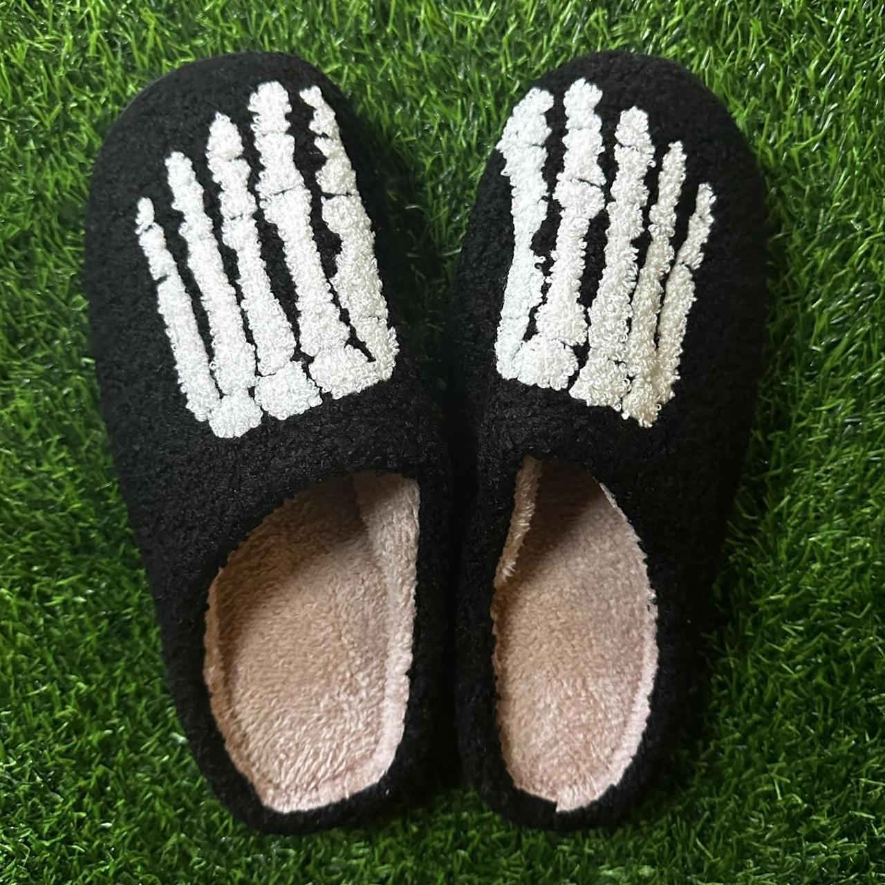 Skeleton slippers Super comfy Size: 9 men’s New - Depop