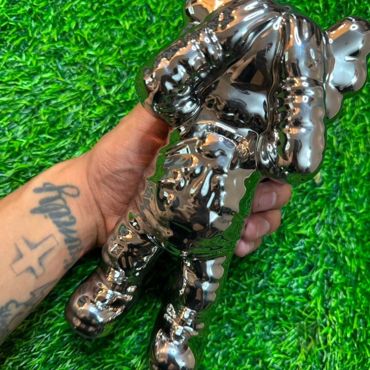 Kaws statue - Depop