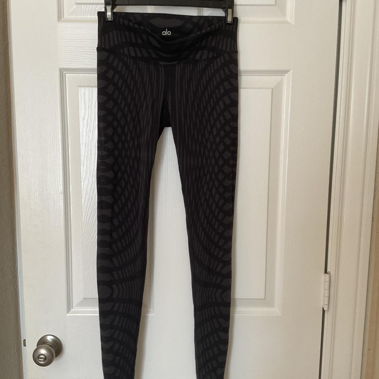 Alo Yoga Pants Fits XS/S *low to... - Depop