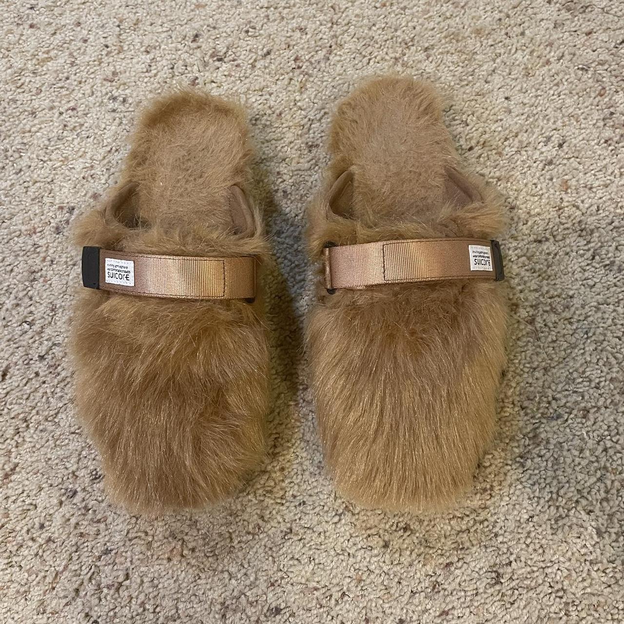 suicoke tan furry slides worn 1 time around the... - Depop