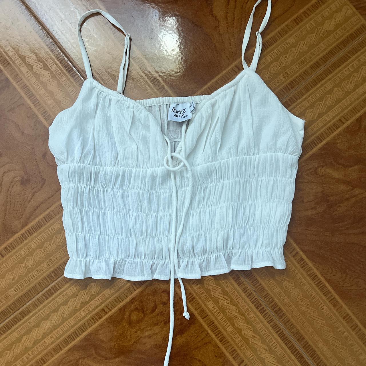 White cottage core tank top with tie in the front - Depop